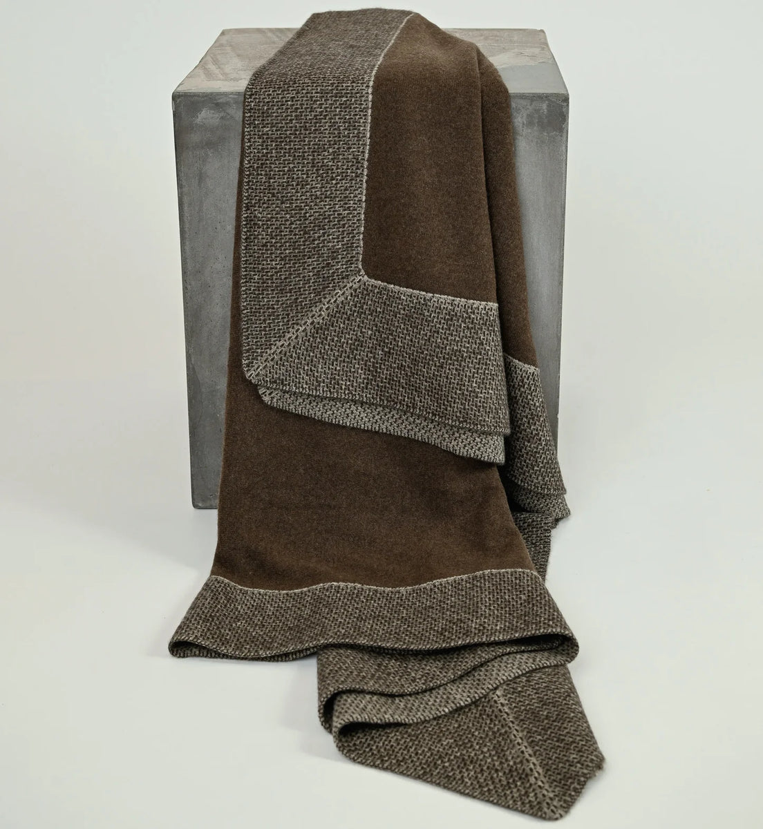 HANGAI Chuluu Yak Down Throw – The Happy Kangaroo