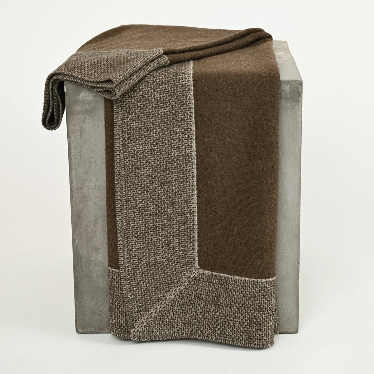 HANGAI Chuluu Yak Down Throw – The Happy Kangaroo